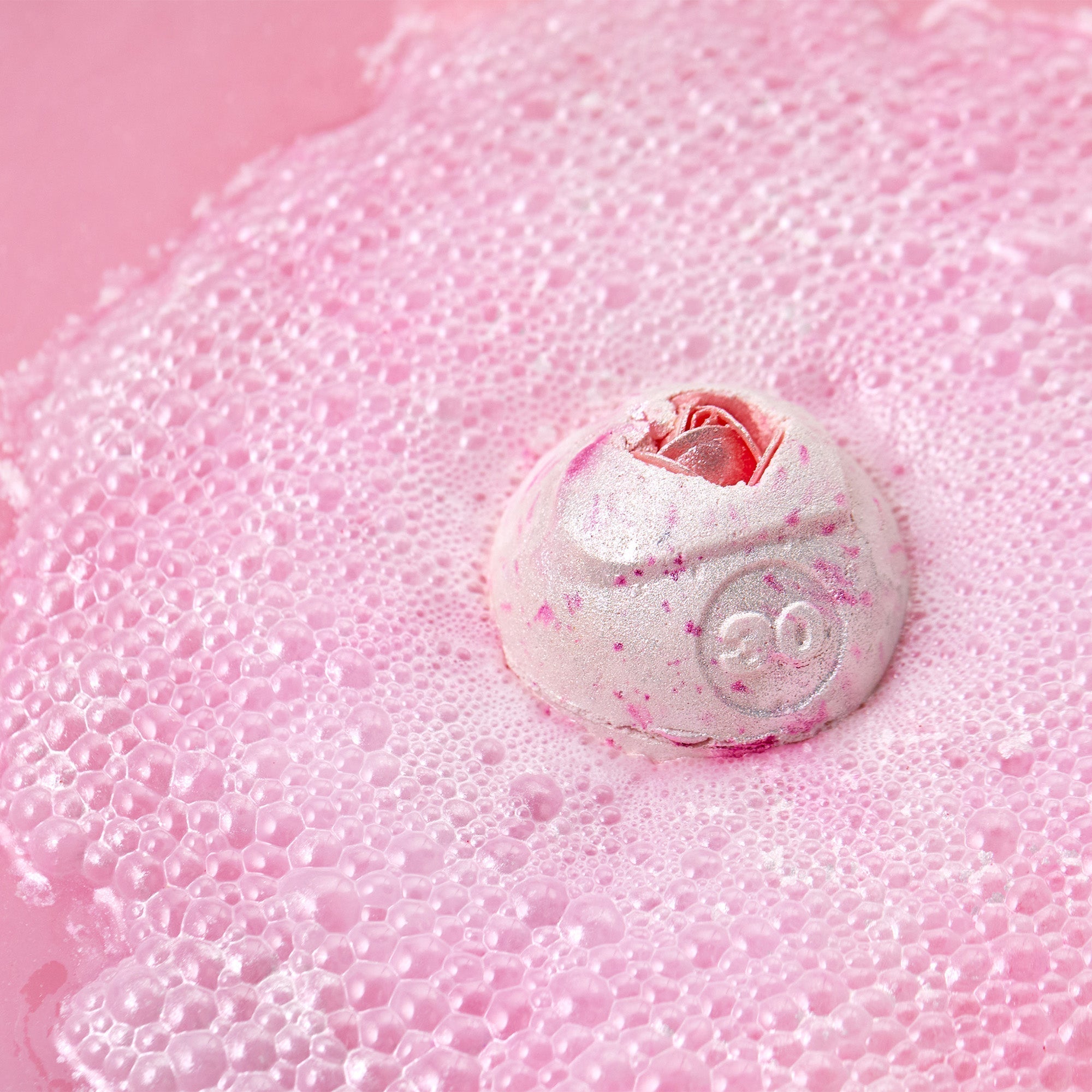 How to use bath bombs, bubble bars, melts and bath oils – LUSH Hellas